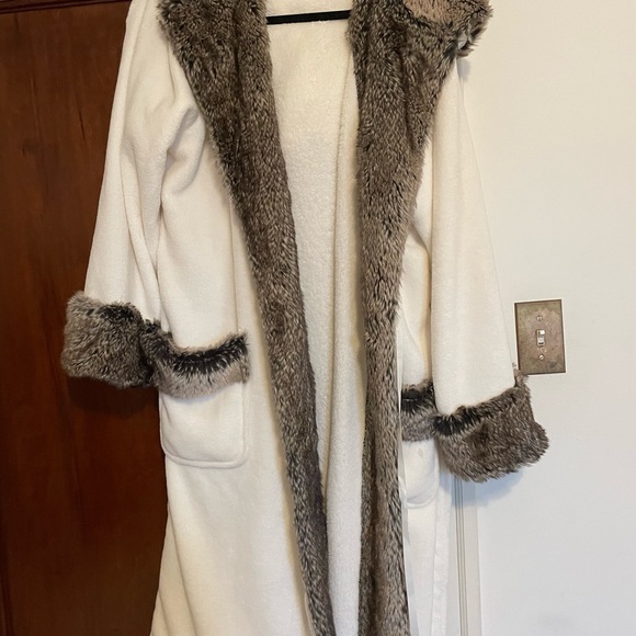 Pottery Barn | Intimates & Sleepwear | Pottery Barn Faux Fur Robe ...
